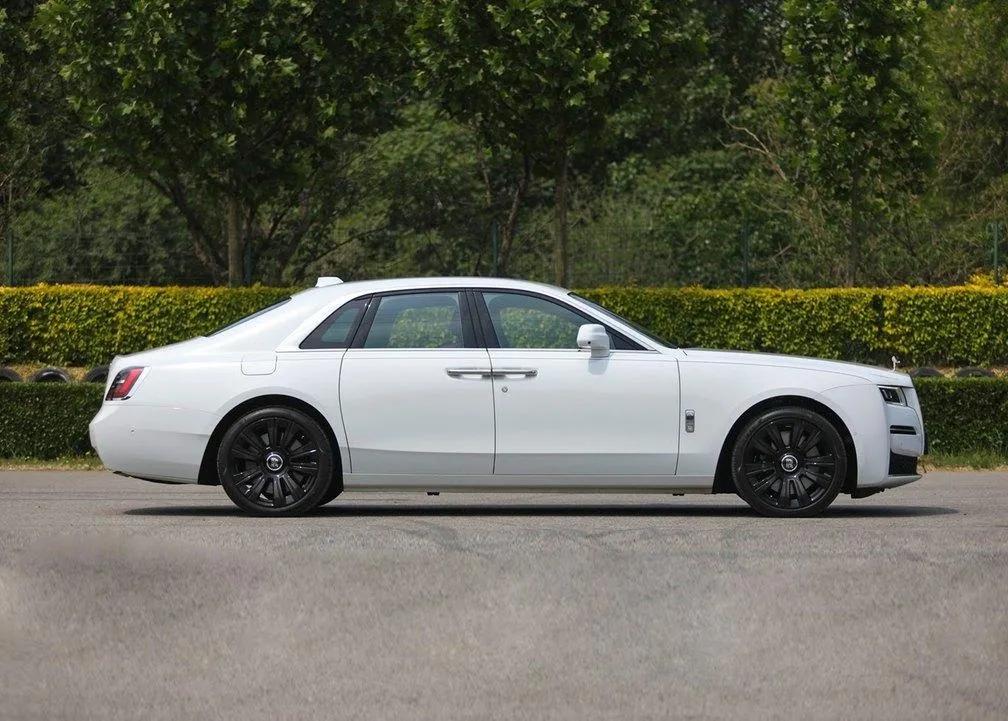 Walking Art Rolls Royce Ghost Long Axis Edition - iNEWS