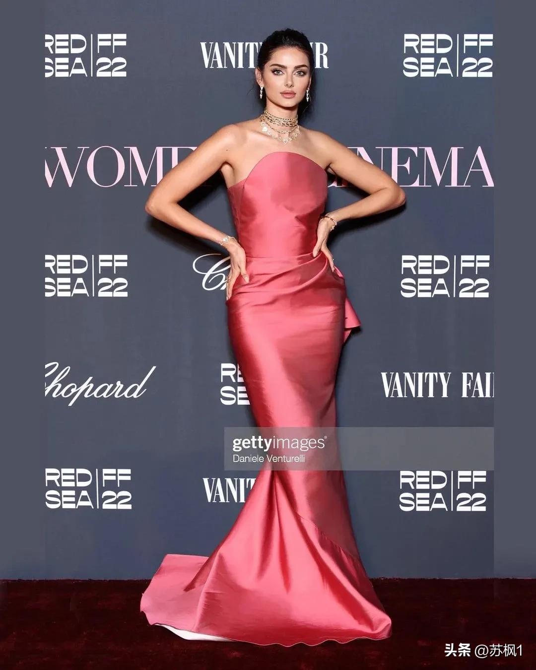 Iran's first supermodel, this girl is so beautiful! - iNEWS