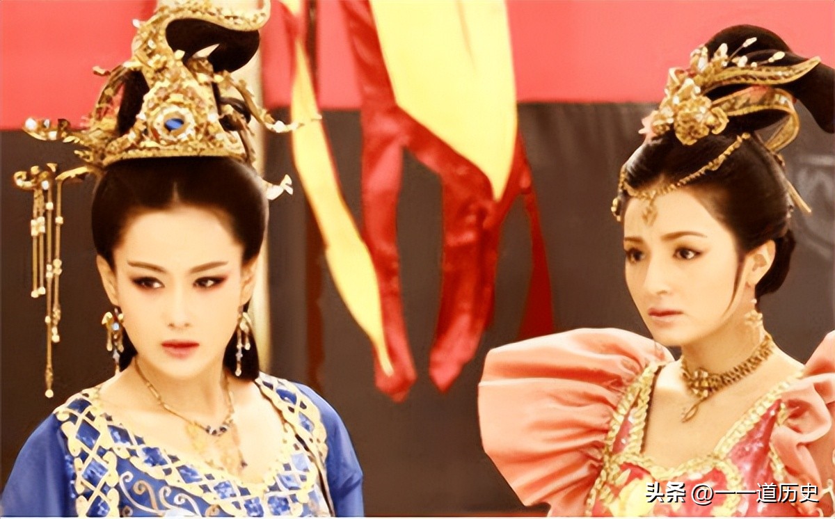 Daji has a "bad habit" before going to bed. King Zhou likes it very ...