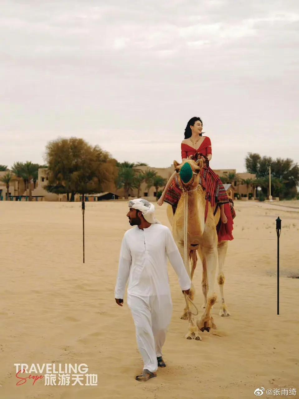 Zhang Yuqi's red dress in the desert - iNEWS