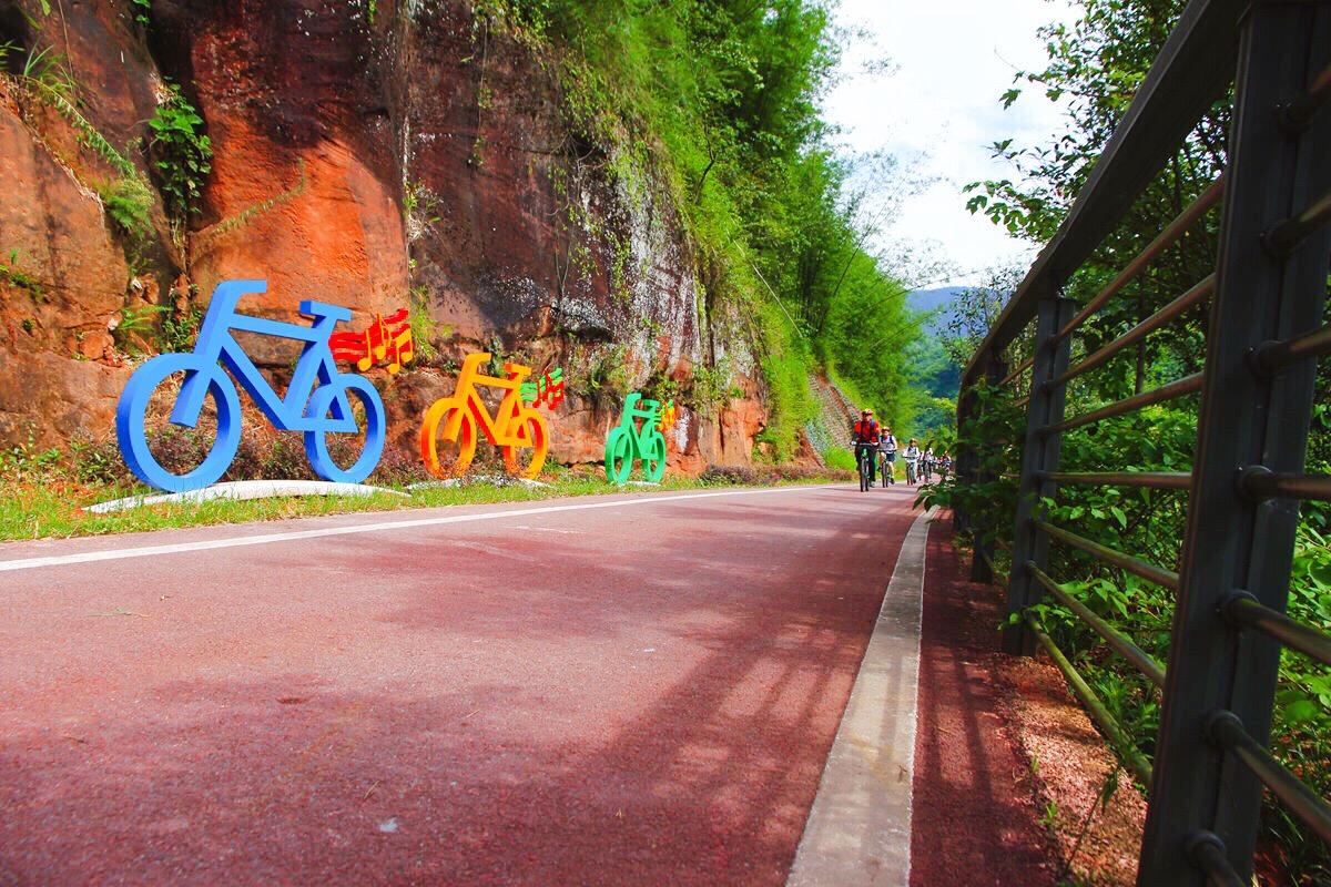 Chishui River Valley Tourist Highway - iNEWS