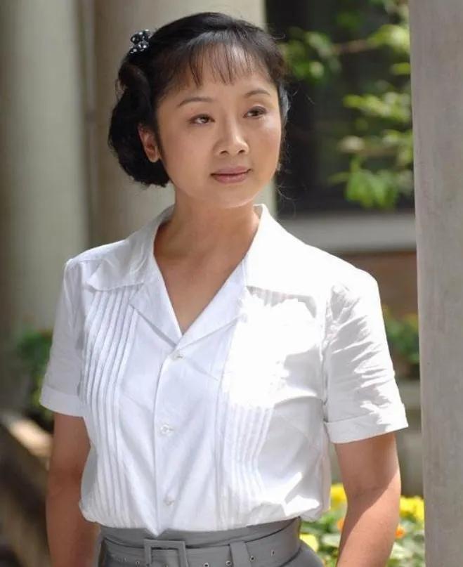 Actor Tang Jing: After her ex-husband remarried, she grew up alone with ...