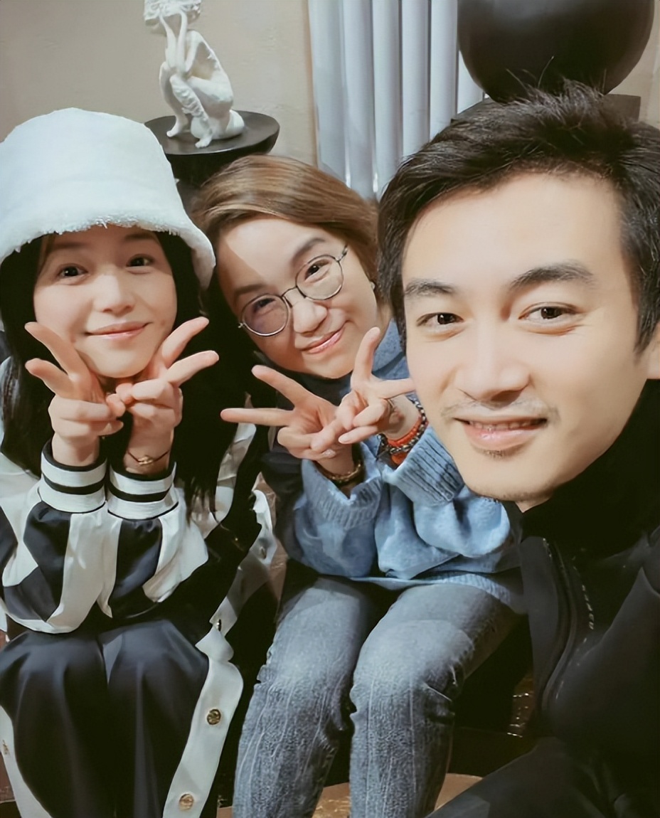 Recent photos of Michelle Chen and his wife leaked out. Netizens: Why is Chen Xiao so old? - iNEWS