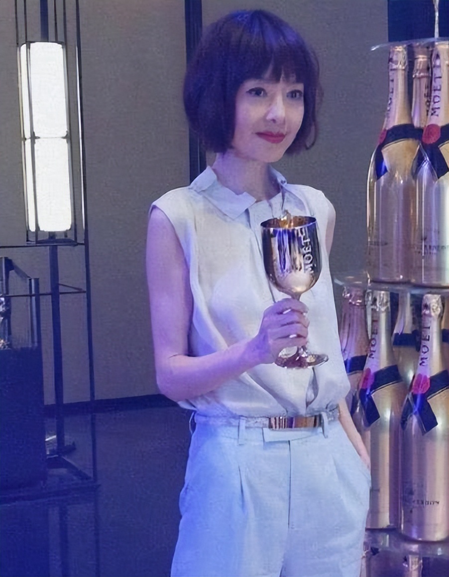 53-year-old Chen Luyu appeared in Milan, Italy. His figure caused ...