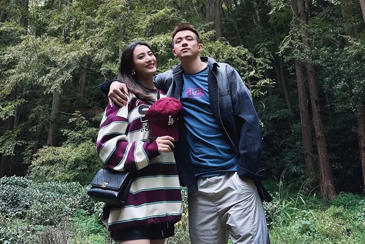 Zhao Jiwei's wife showed her affection and ran to Hangzhou. It really ...