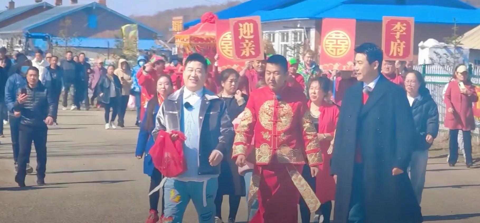 Ah Nan carried the big sedan chair eight times to marry Xiao Dasha ...