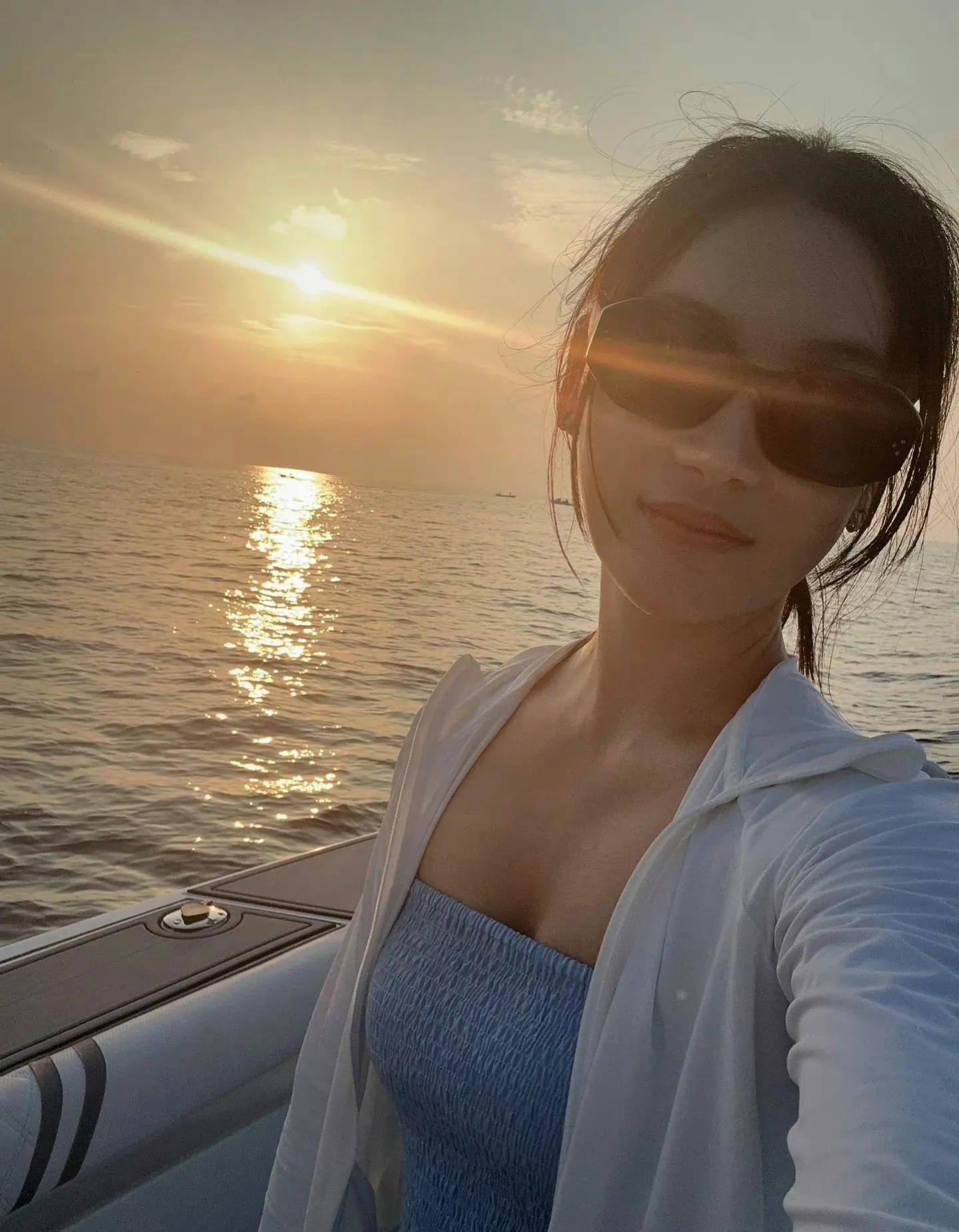 Yuan Shanshan showed off her travel photos and showed off her beautiful ...