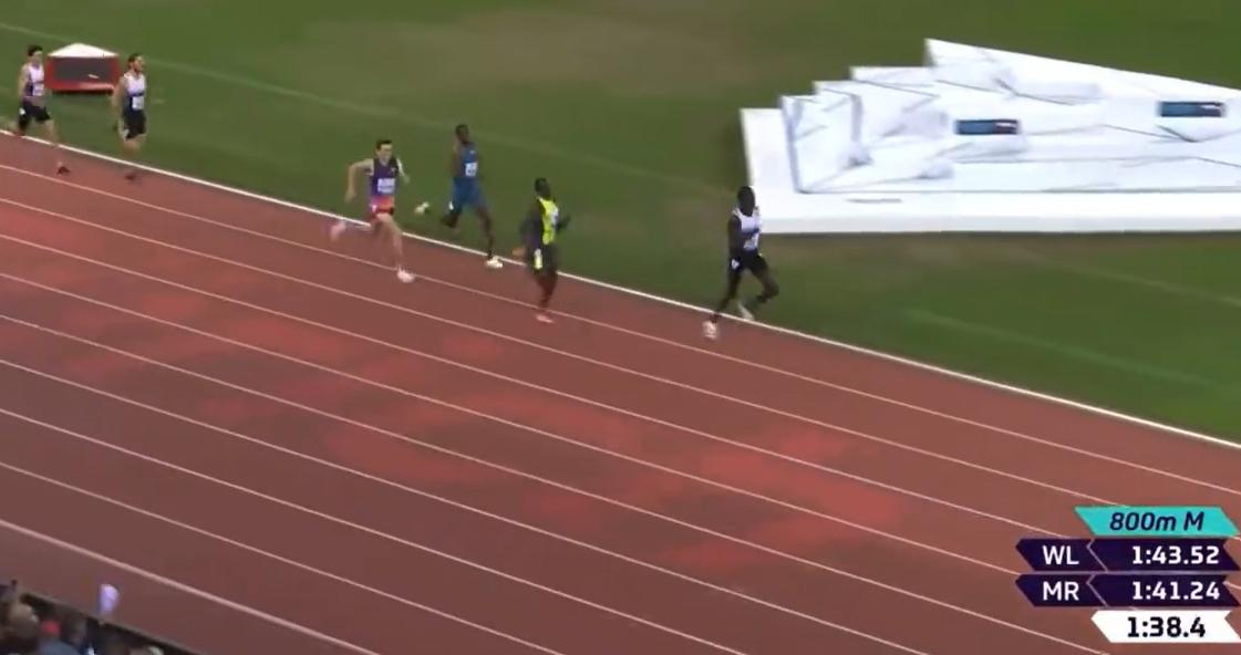 800 meters turned against the sky!The Olympic champion sprints wildly ...