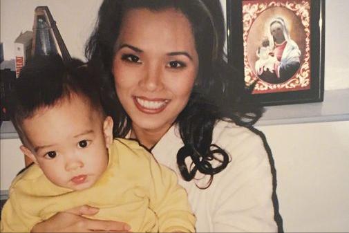 Singer Wei Wei went to a foreign country for love. After getting ...