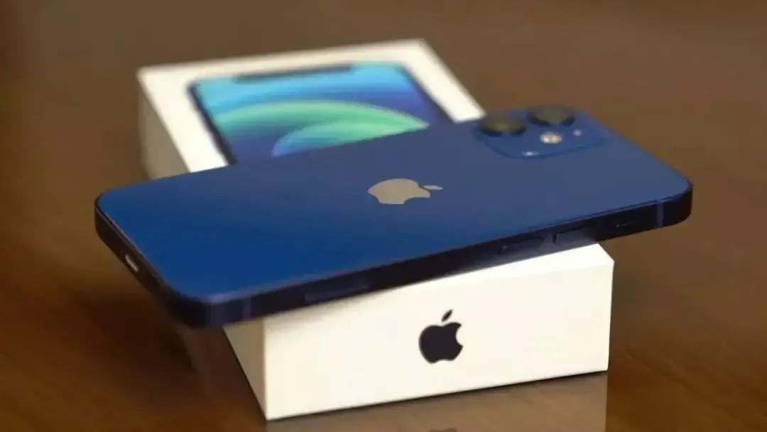 [Little iPhone is very different] 14,000 feet of free fall, it can ...