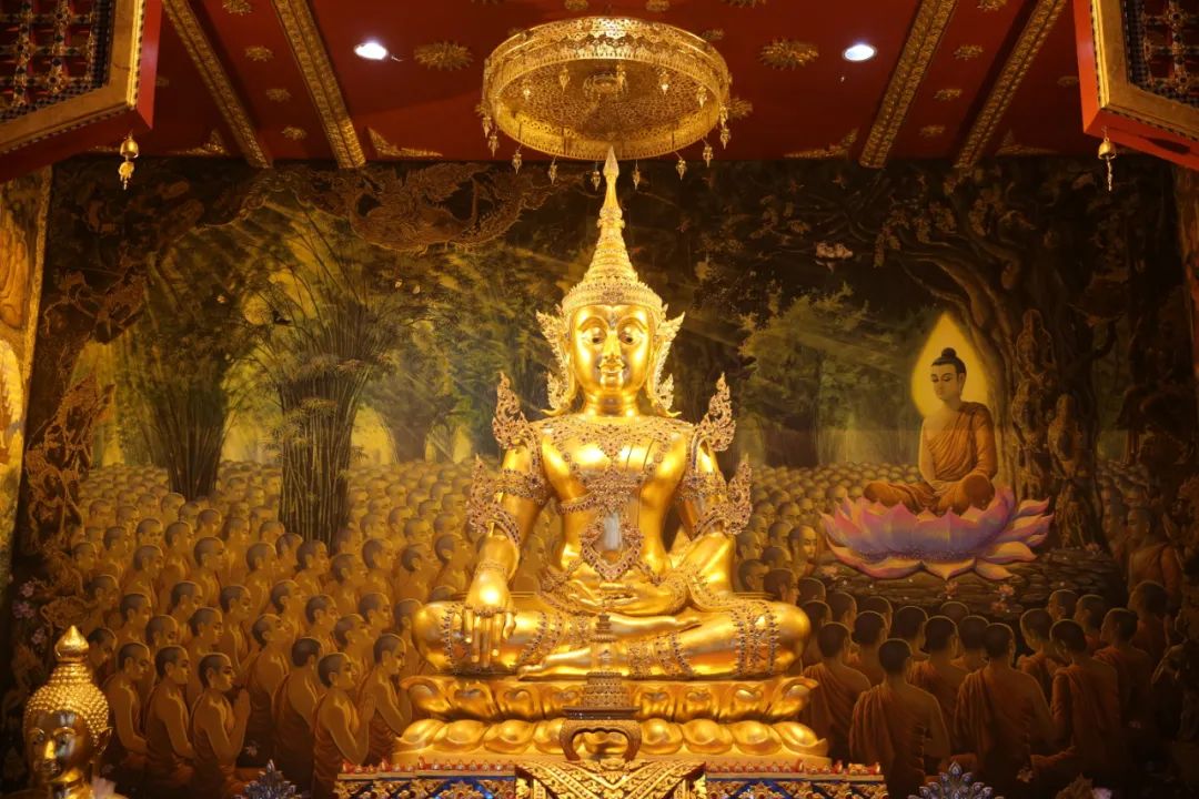 Come and see the Seven Treasures of Buddhism!Every piece is significant ...