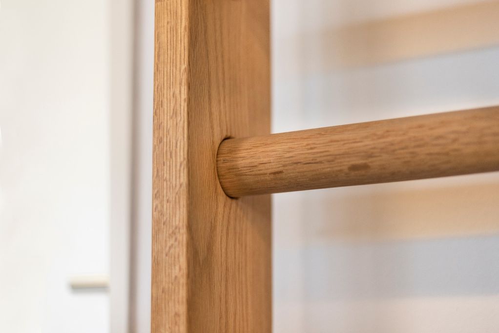 To save a small belly, WallBars solid wood rib frame has an S-shaped ...
