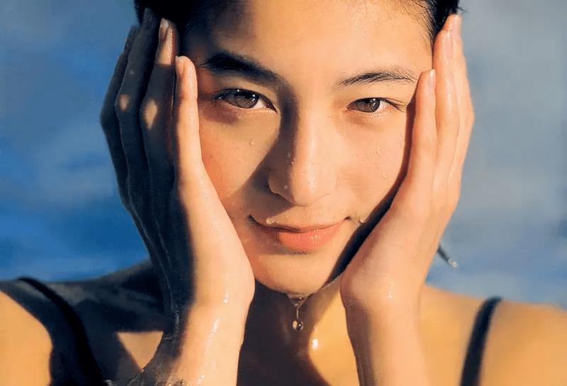 Japanese national beautiful girl exploded in derailment in marriage ...