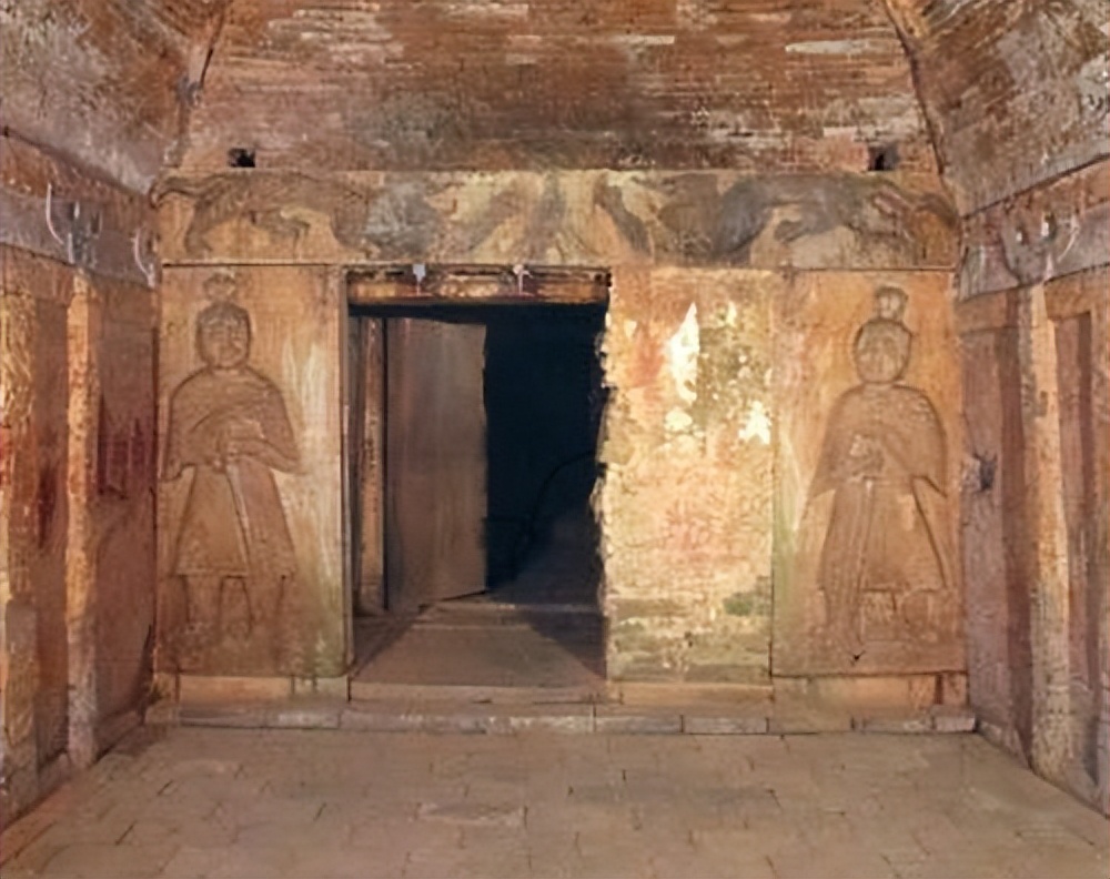 The most arrogant tomb robber in modern times carved 8 characters on ...