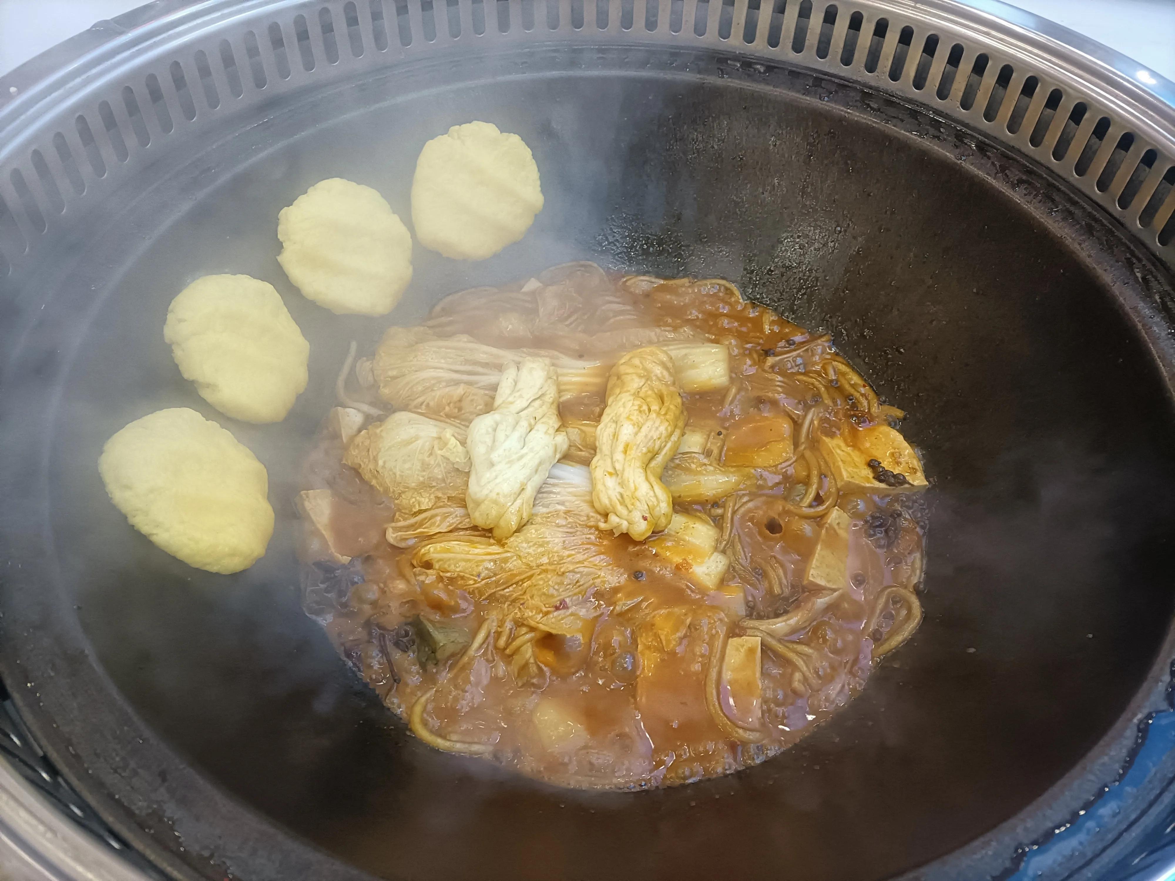 Lemei Food Appreciation Group eats home to explore the store iron pot ...