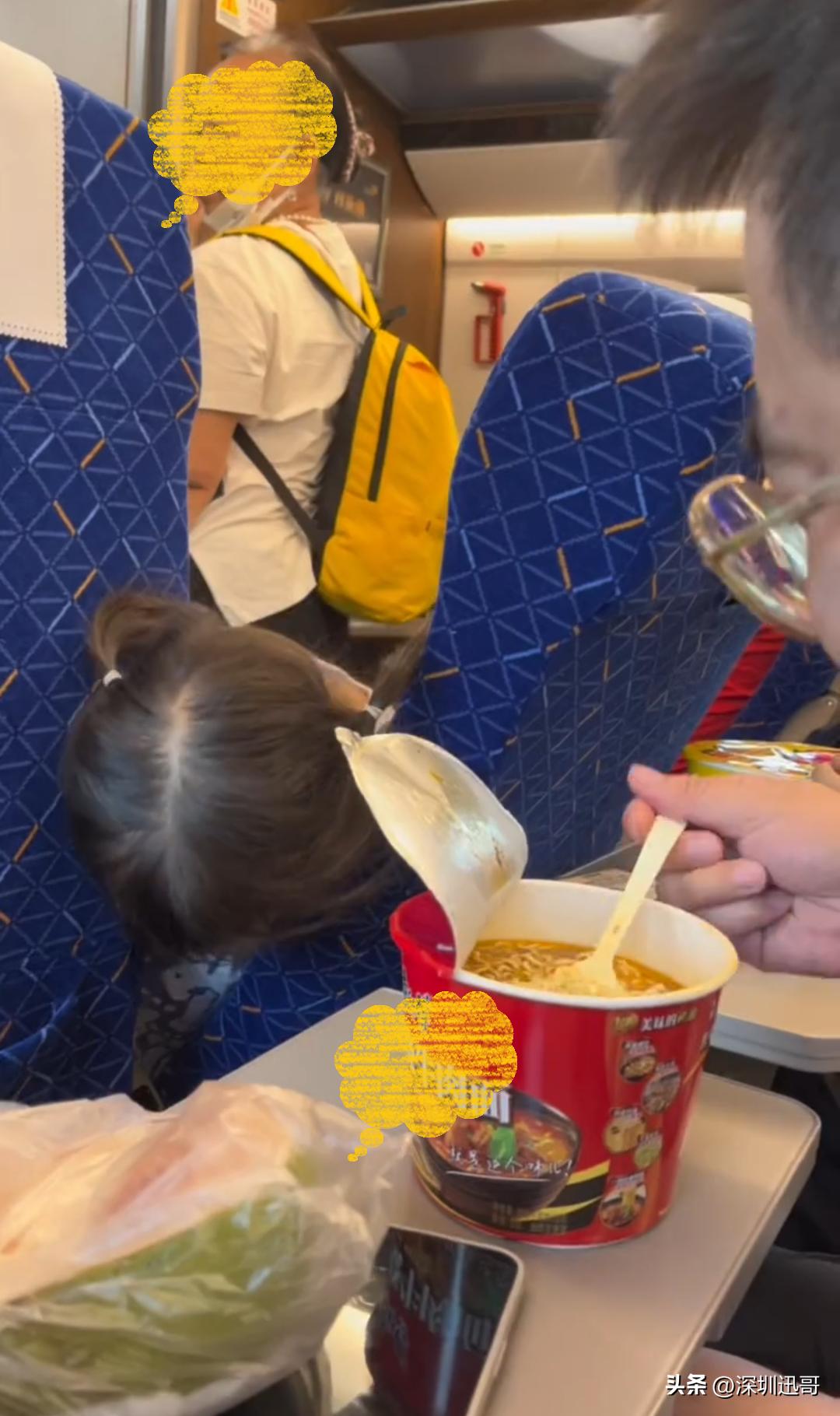 The man eats instant noodles on the train, the girl in the front seat ...