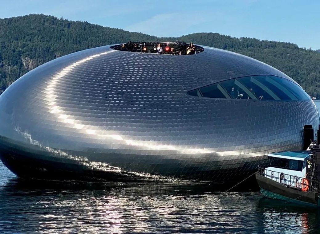 Norway's Salmon Eye flotation device, shaped like a "fish eye" - iNEWS