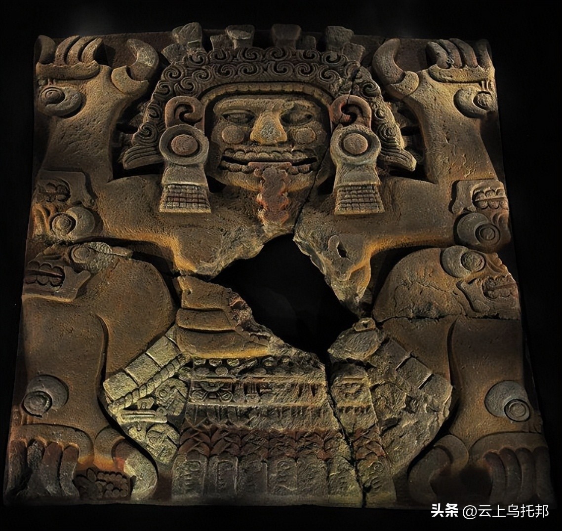 What kind of decorative art does the geometric pattern in the Aztec ...