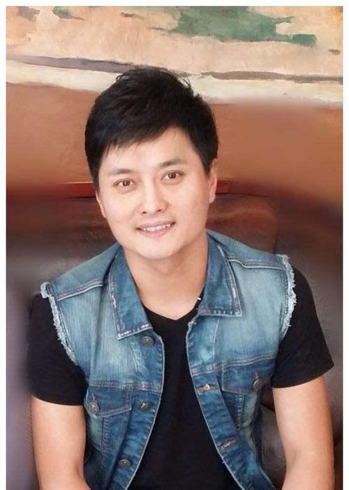 Yunfei went to a nearby village to watch a big play, the play was sung ...