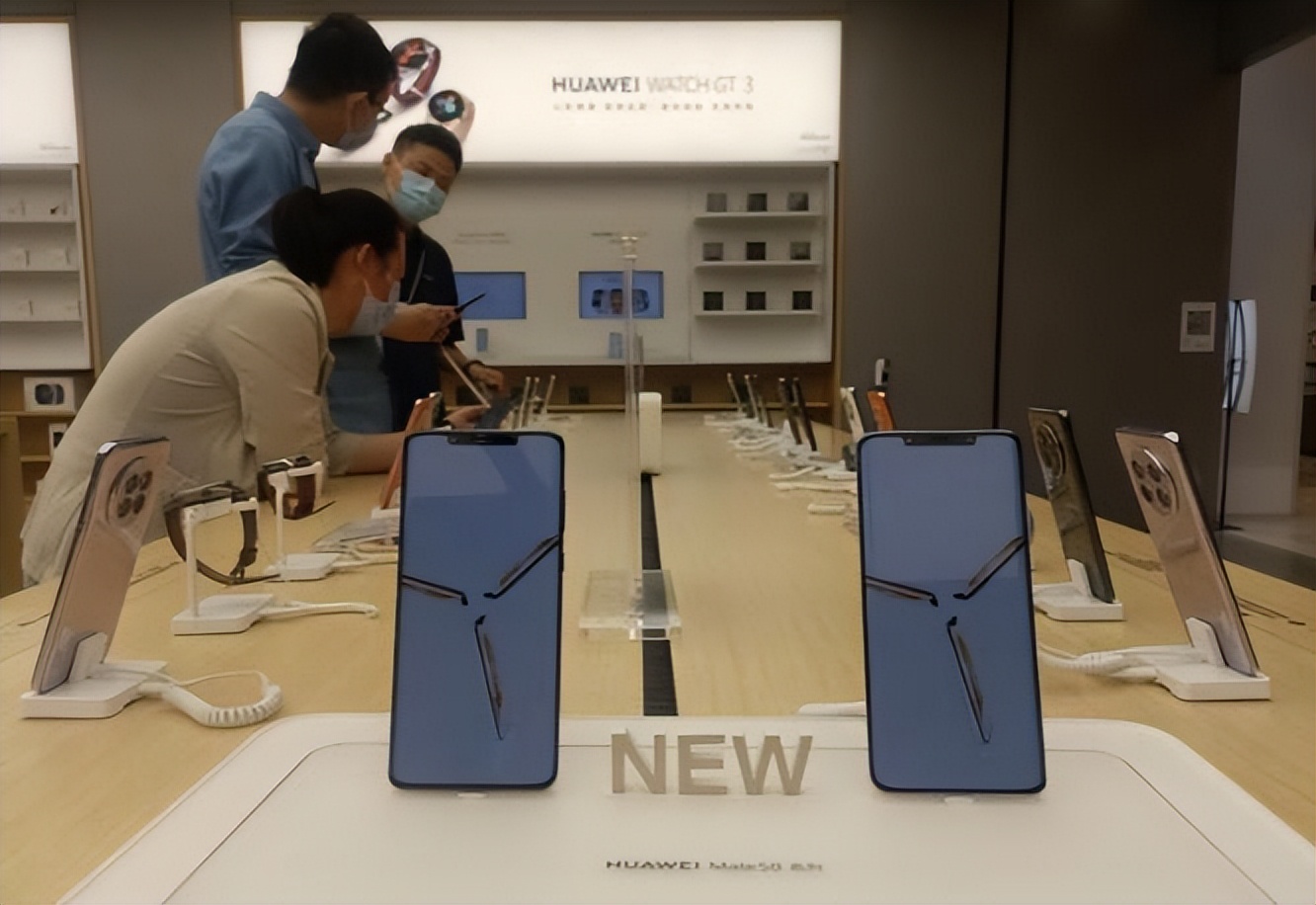 Buying Huawei 50 and Apple 14 is too expensive to pay!Xiaomi's new high ...