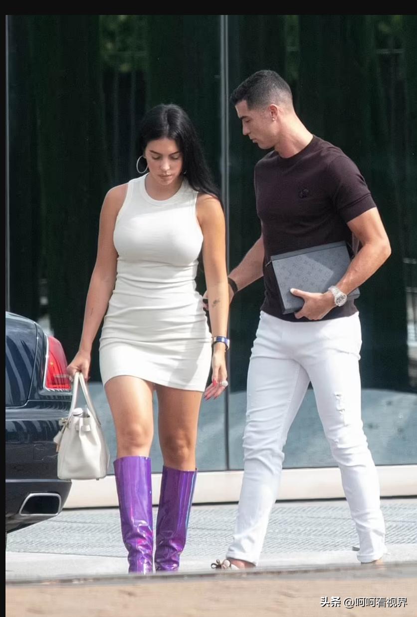 Ronaldo and his girlfriend went out on the street, Georgina showed a ...