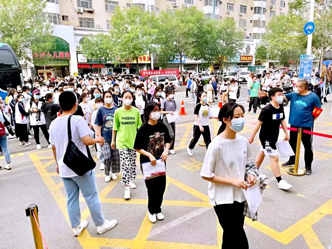 Three Original Poems·Zhu Jun Sheng Wings, Yihua Beiming Fish· - iNEWS