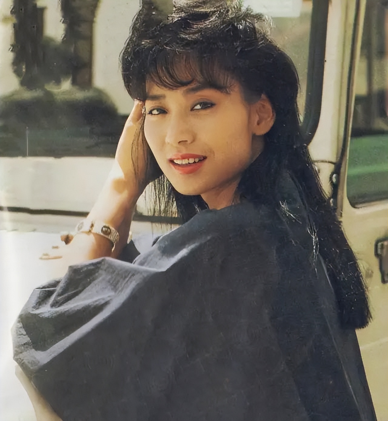 Even the gambling king couldn't catch her. She was still single and ...