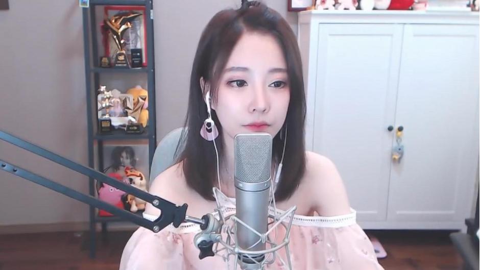 Feng Timo blew himself up with thyroid cancer, lost his voice after the ...