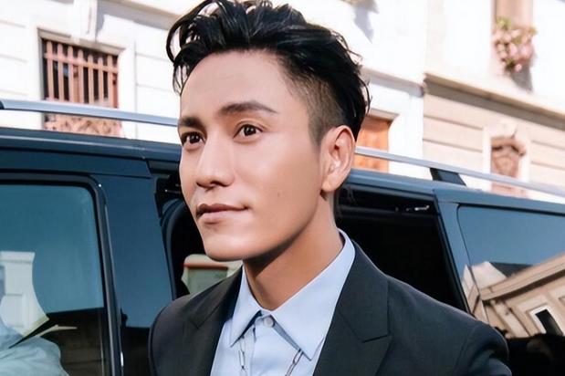 Chen Kun's 21-year-old son shows off Rolls-Royce! Netizens said they ...