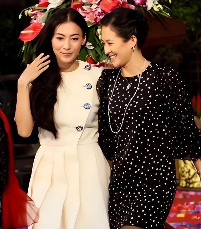 Zhang Ziyi and Cecilia Cheung are in the same frame, who is better in ...