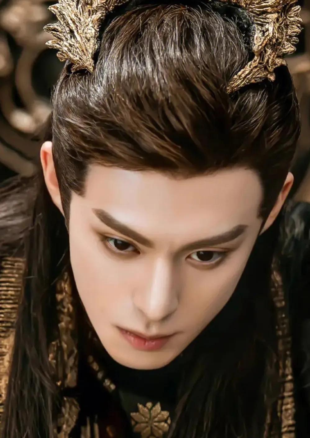 The casting of "Falling In Our Love" is announced, the female protagonist Yu Shuxin, the male ...