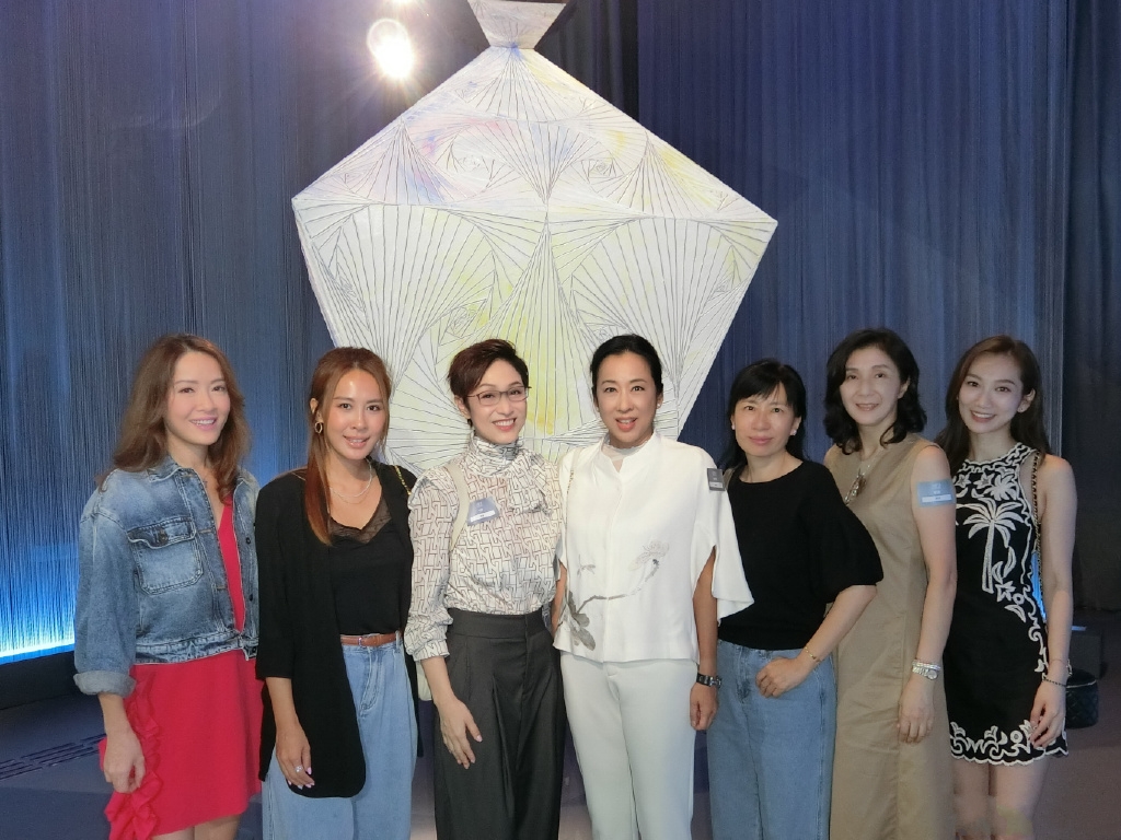 Guo Jingjing's mother-in-law participated in Andy Lau's art exhibition ...