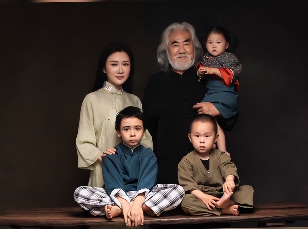 70-year-old Zhang Jizhong generously posted family photos, a family of ...