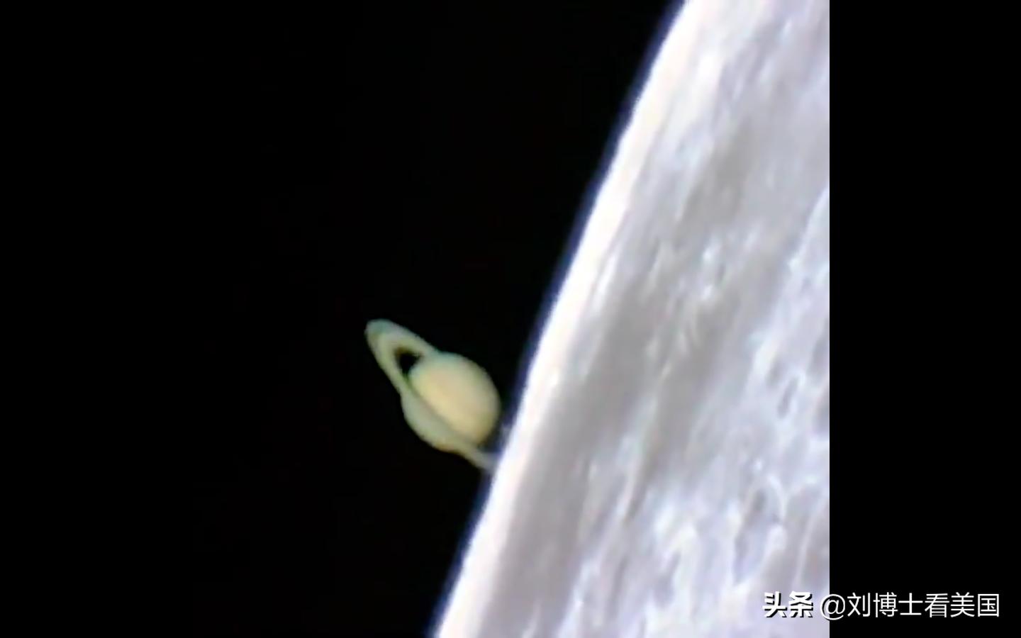 It's amazing to suffocate!Saturn's rising from behind the moon is fully ...