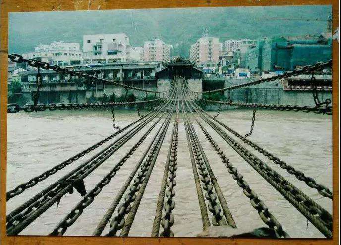 When the Red Army flew to seize the Luding Bridge, why didn't the enemy ...