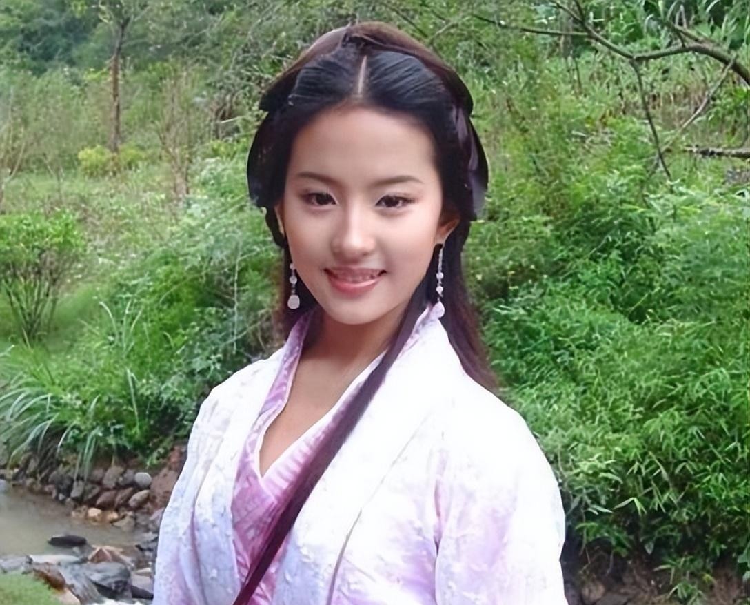 Liu Yifei's mother Liu Xiaoli: 64 years old, married and divorced twice ...