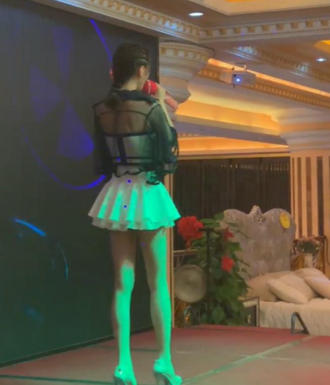 The stunner actress Pan Chunchun walks away, her figure is the lore of ...