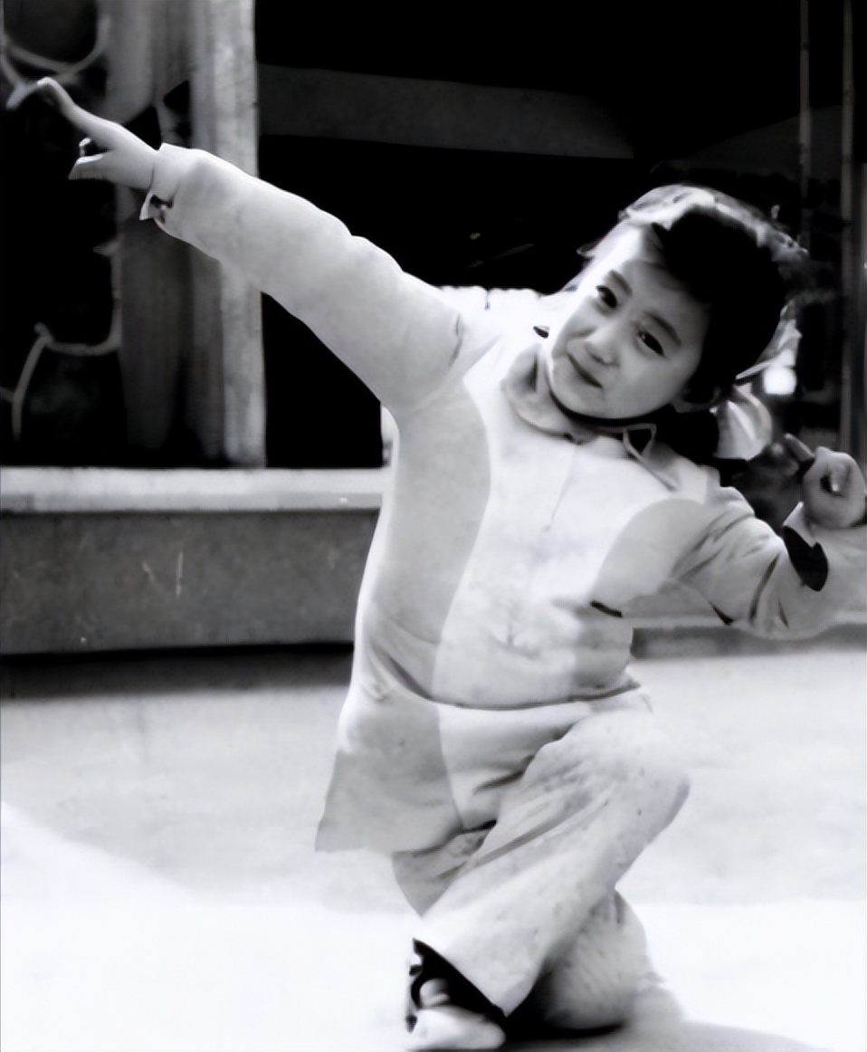 44-year-old Tan Jing has changed a lot in recent photos. She has sang ...