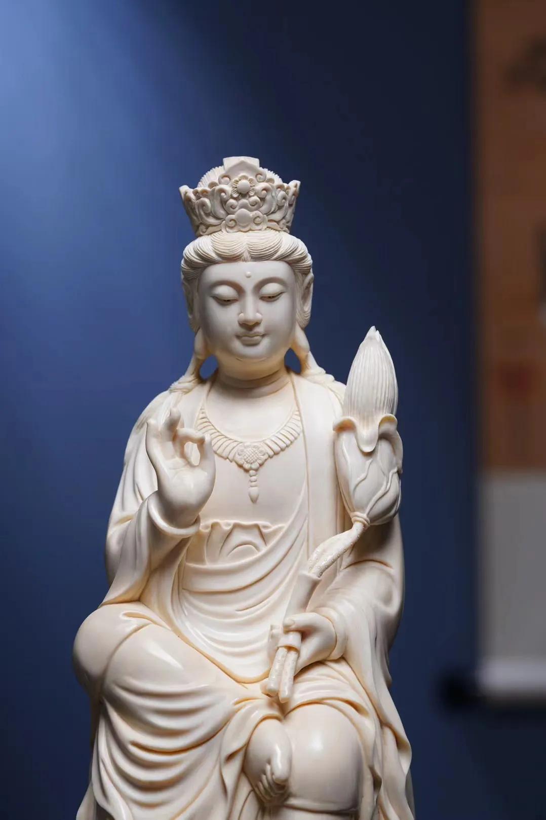 The lotus Avalokitesvara symbolizes nobility, symbolizes coming out of ...