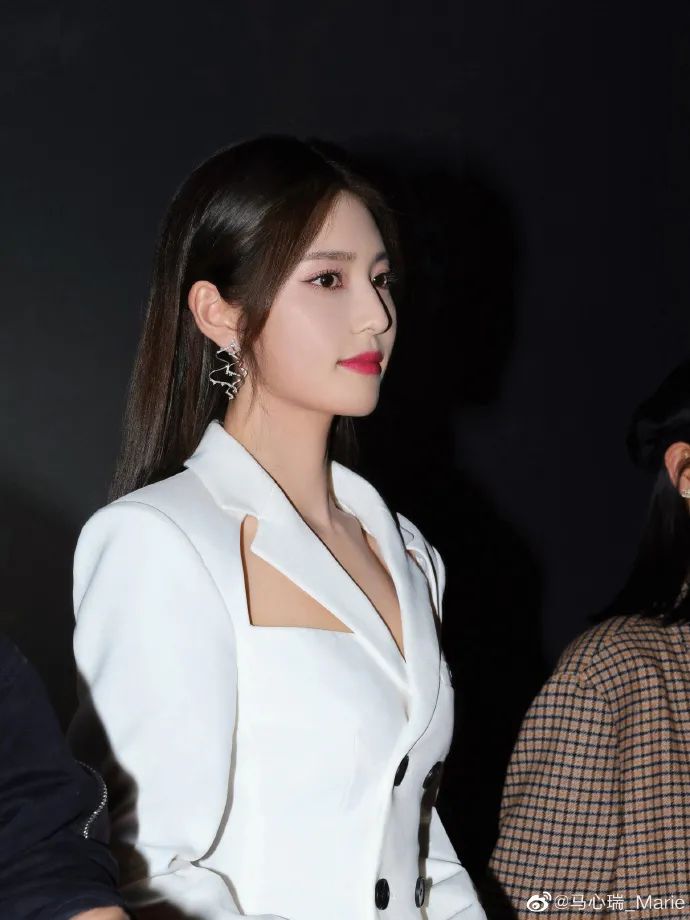 "Fairy Zixia" Ma Xinrui posted a beautiful picture!Snow skin jade is ...