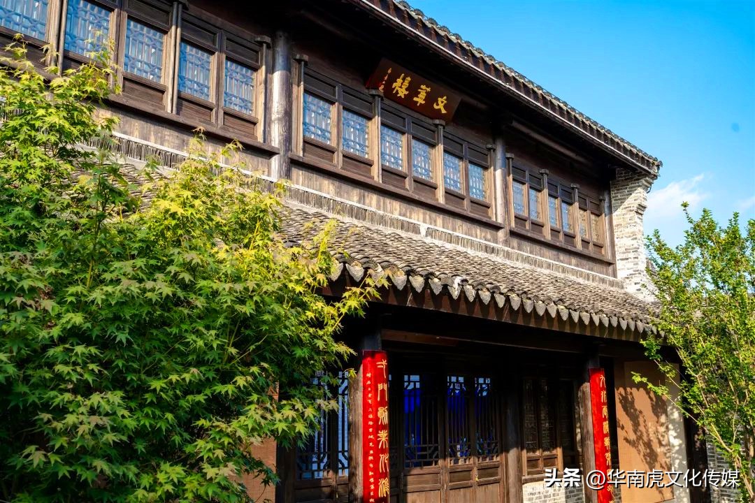 Jianhu Jiulongkou Huai Opera Town in the couplets - iNEWS
