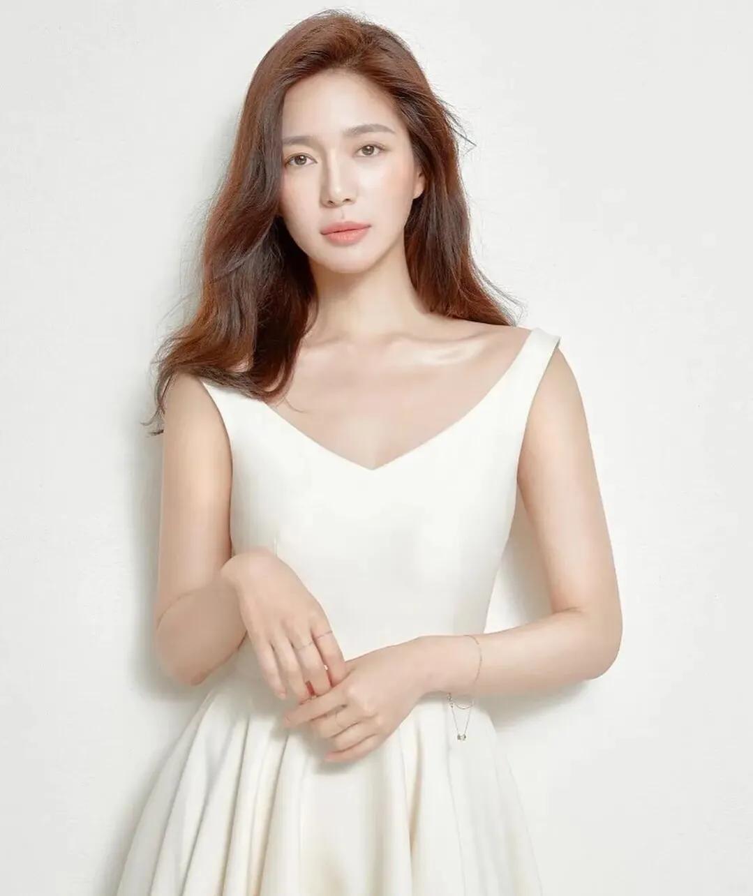 Korean actress Lee Yia - iNEWS