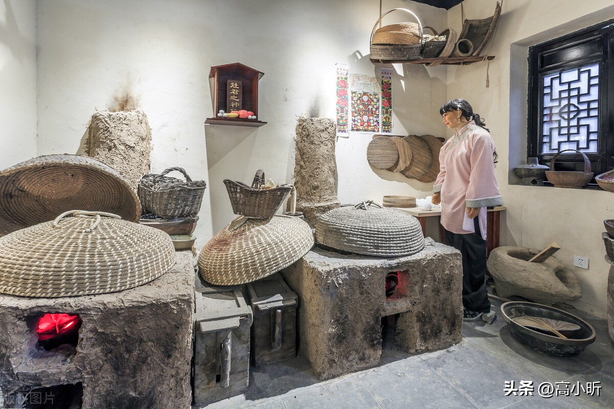 The ancestors said, "Three images in the kitchen, wealth comes and ...