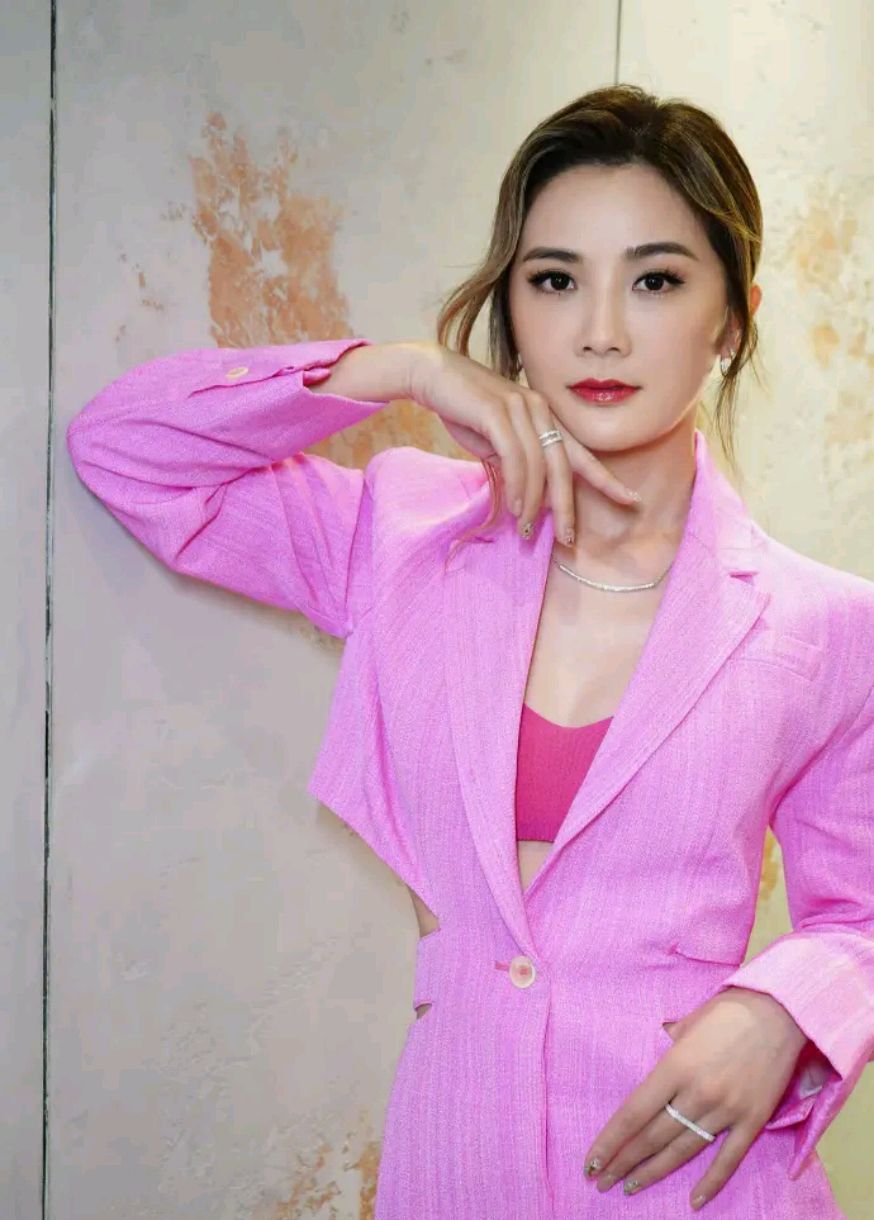 Actress Charlene Choi is surrounded by the five film stars, "the ...