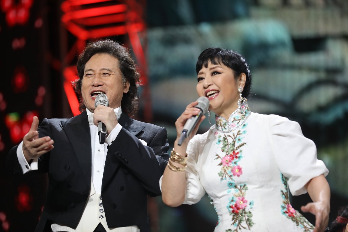 Singer Dai Yuqiang's mother passed away, but she was smiling when she ...