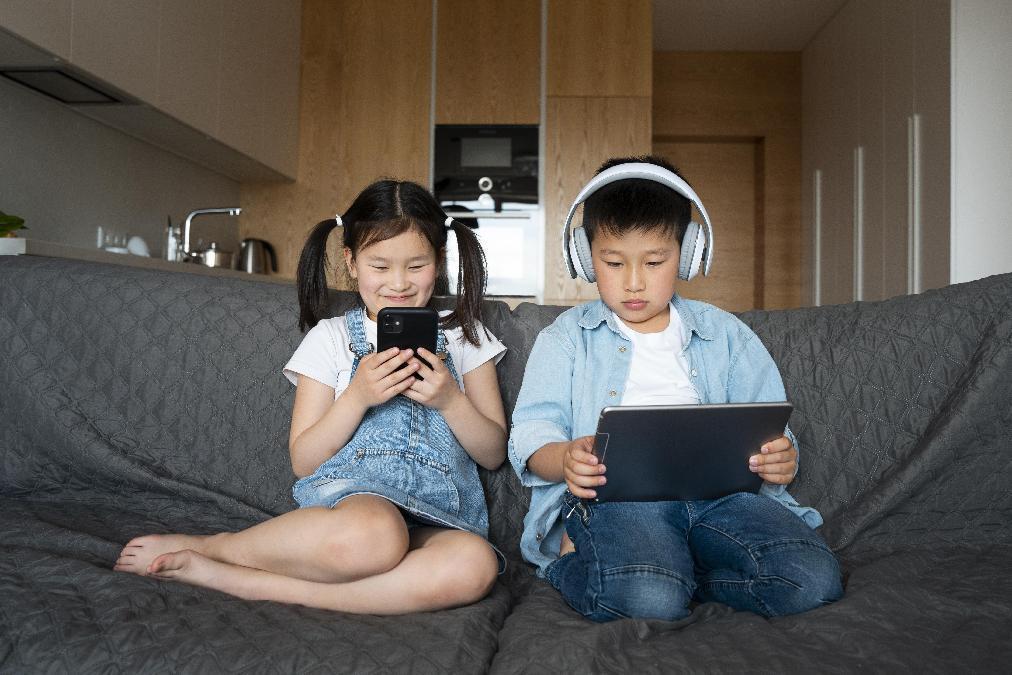 How to make children better use electronic devices? - iNEWS