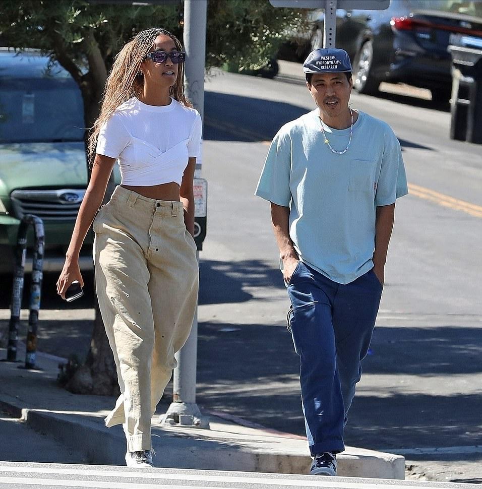 Obama's 24-year-old eldest daughter is 1.85 meters tall and loves to ...