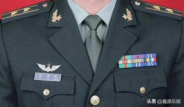 How to correctly identify the PLA military badge qualifications?Just ...