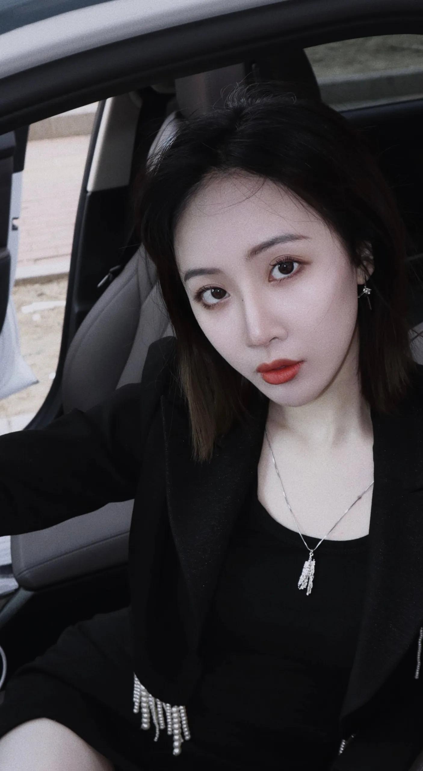 Temperament female singer Ye Jia - iNEWS