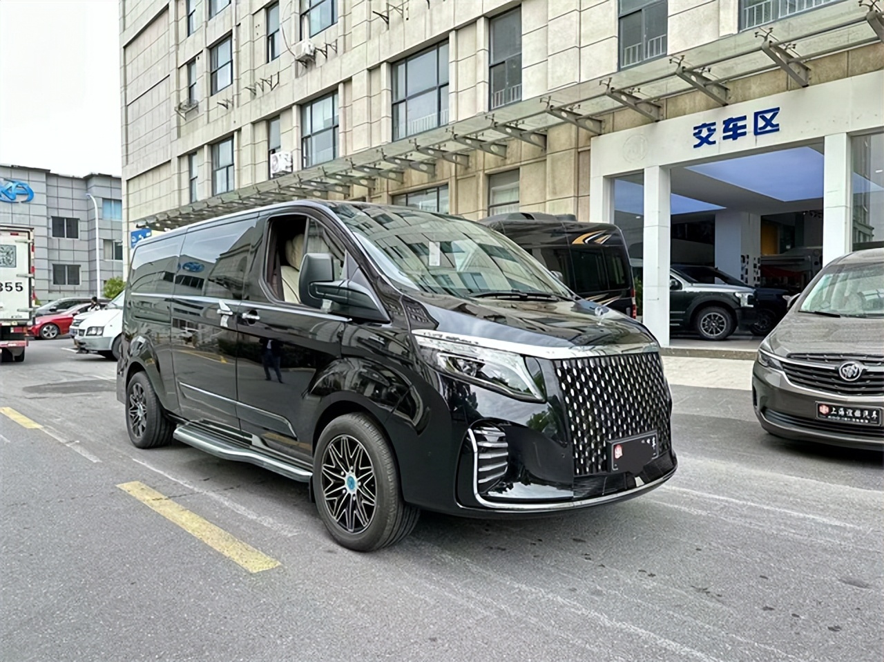 Christia M1 custom modified commercial vehicle, luxurious atmosphere ...